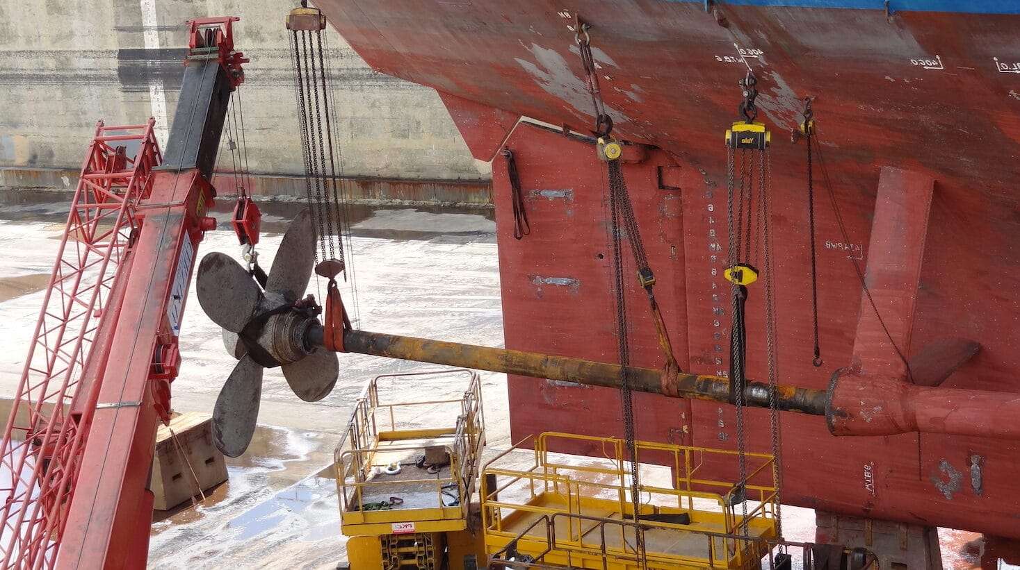 Tailshaft line service - RM Propulsion BV