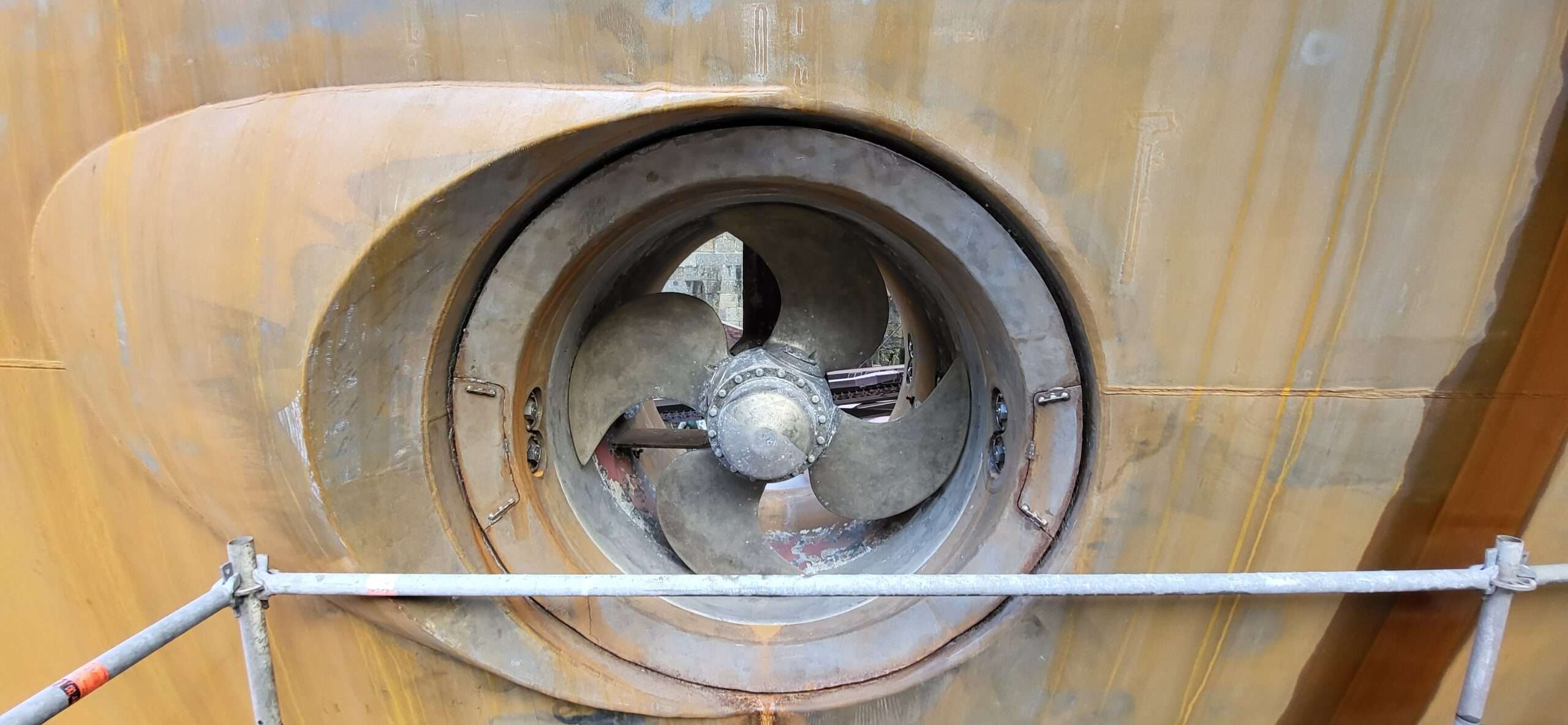 Brunvoll FU-45-LTC & Twin stern thrusters FU-37-LC - RM Propulsion BV